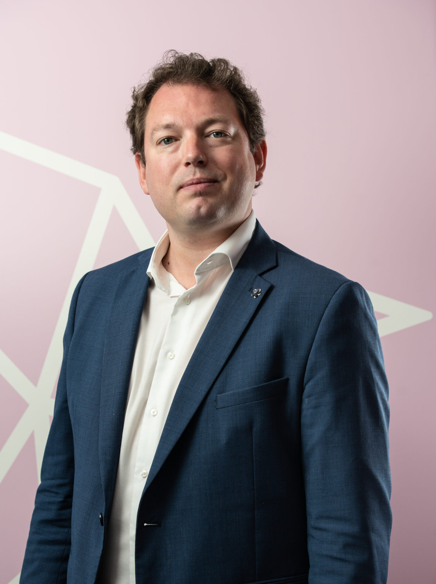 Elitis Amplifying real estate